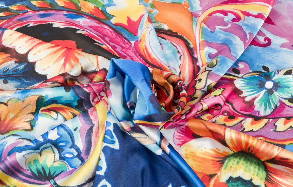 Saten seda estampado floral/cachemire - Telas Vicente - Córdoba - Telas y complementos